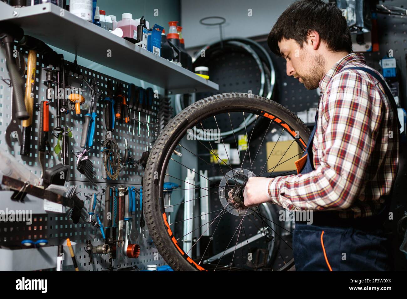 Repairer mechanician hi-res stock photography and images - Alamy