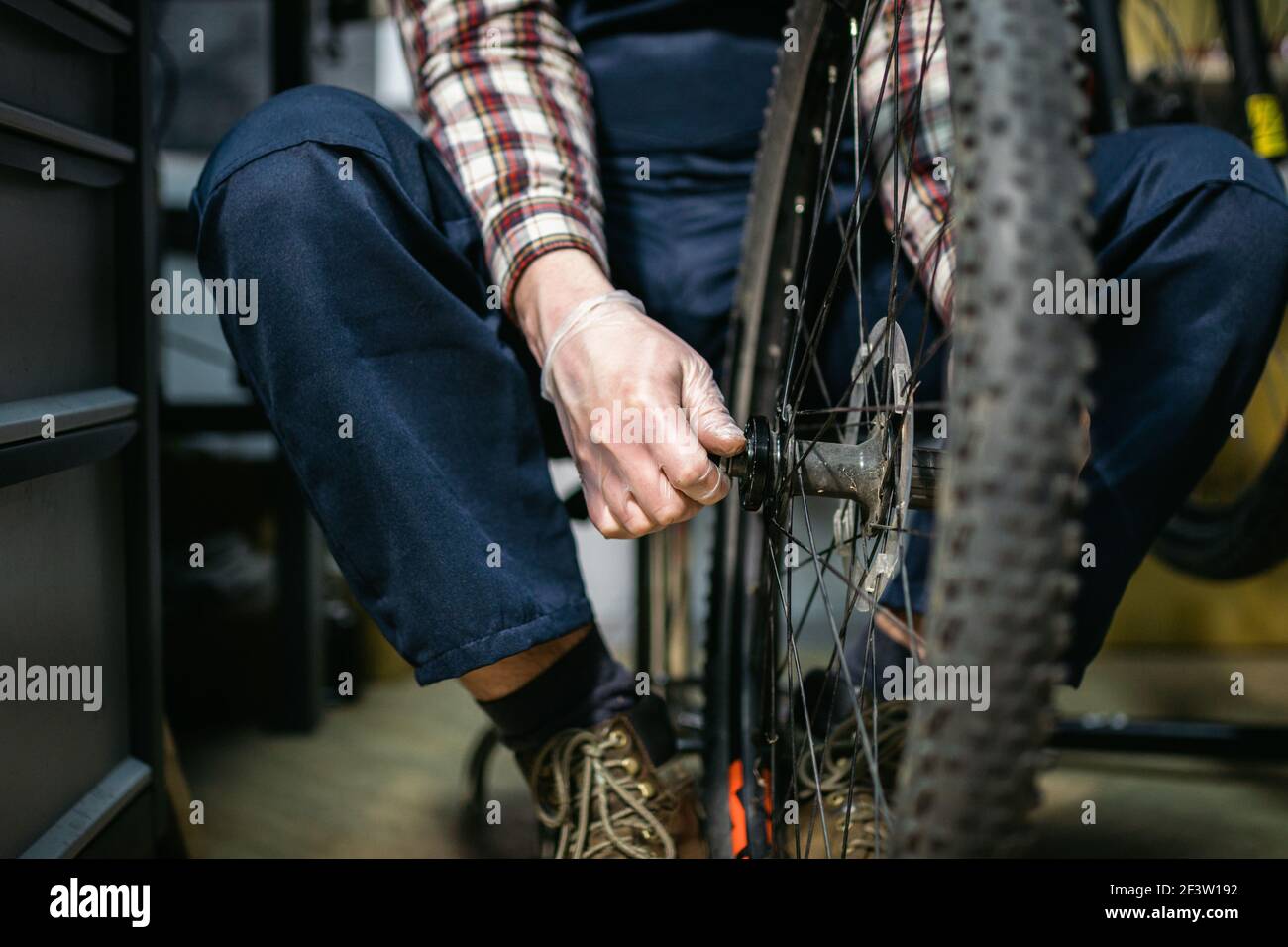Repairer mechanician hi-res stock photography and images - Alamy