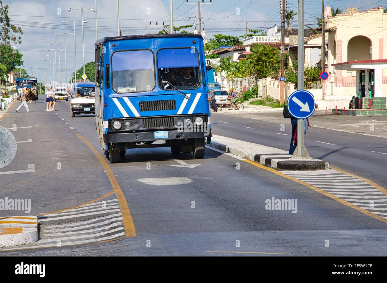 Cuba by bus hi-res stock photography and images - Alamy