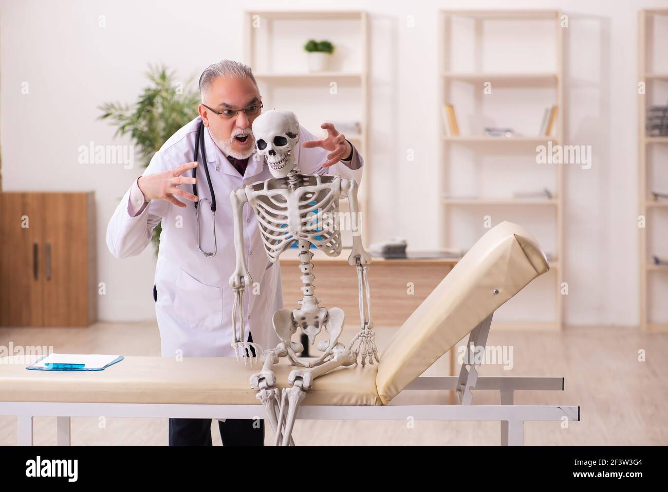 The yelling bones hi-res stock photography and images - Alamy