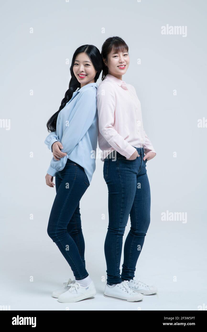 Two sisters standing back back hi-res stock photography and images - Alamy