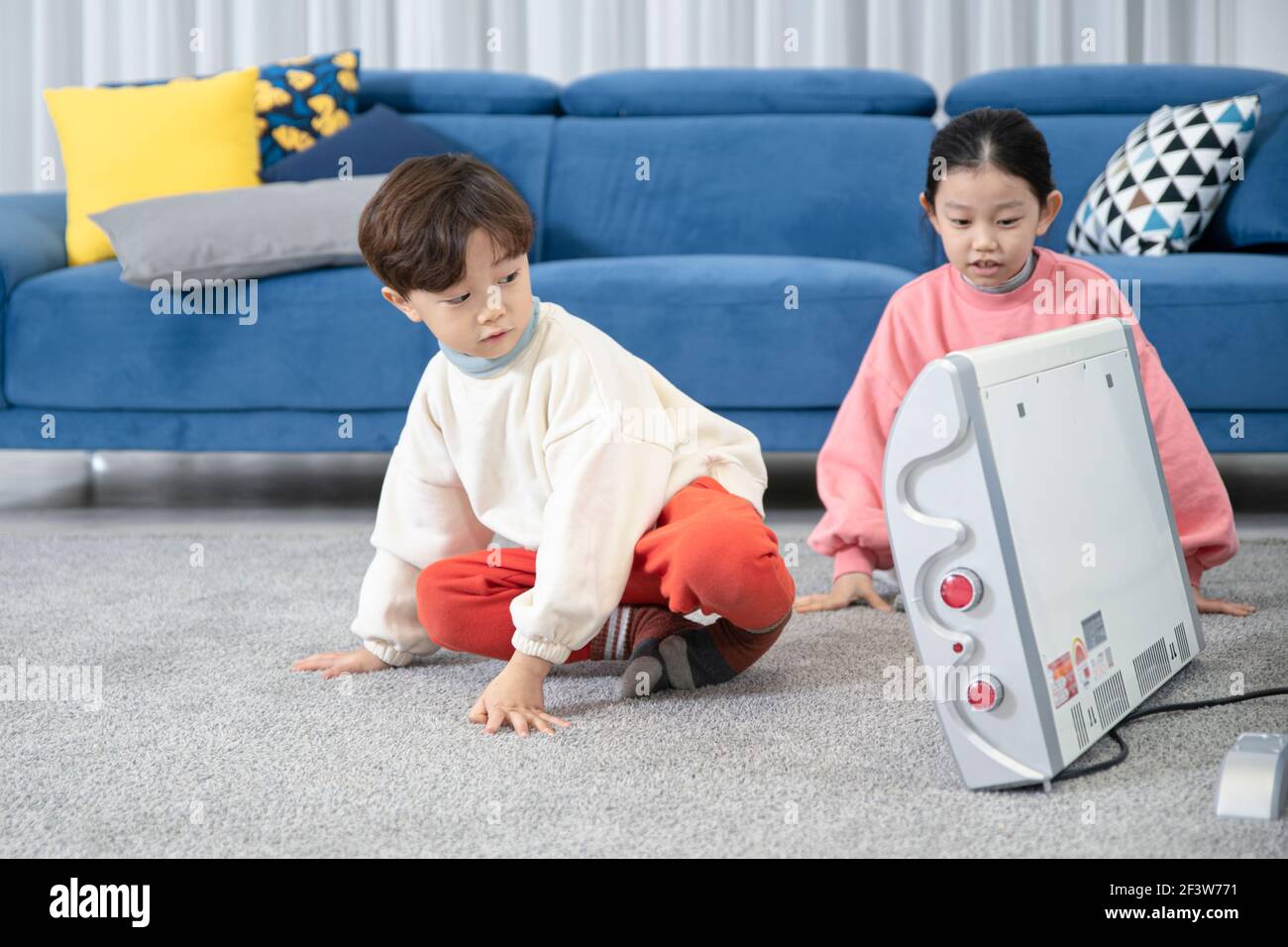 Children in danger hi-res stock photography and images - Alamy