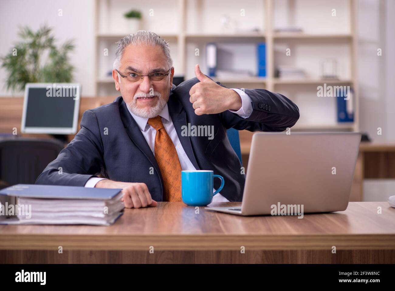 Old employee working in the office Stock Photo - Alamy