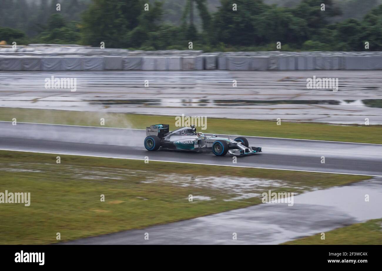 Lewis Hamilton driving a Mercedes F1 W05 Hybrid at the entry to Spoon ...
