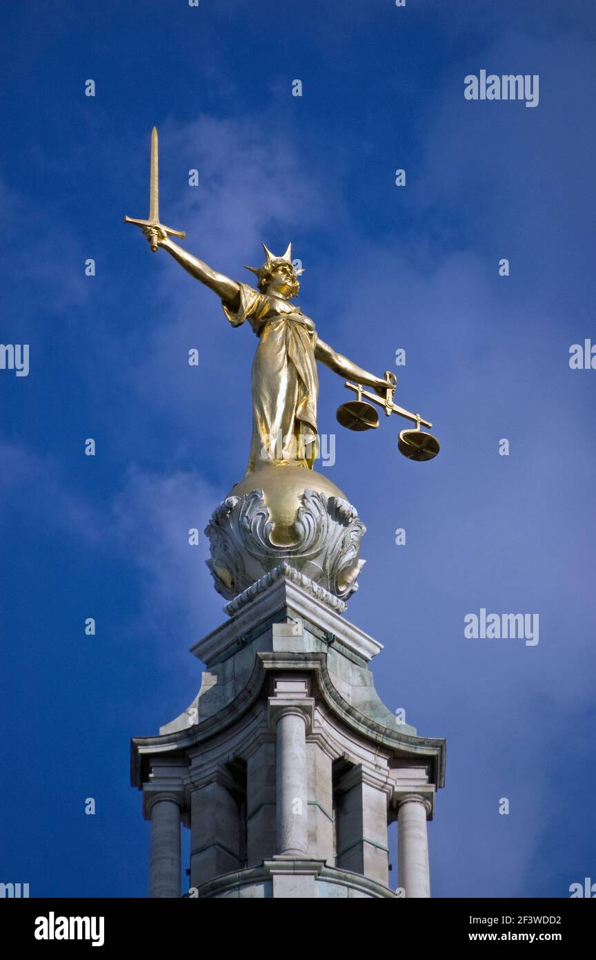 Statue of Justice on the top of the Central Criminal Court in London ...