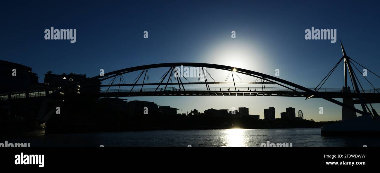 The Goodwill pedestrian bridge over the Brisbane river Stock Photo - Alamy