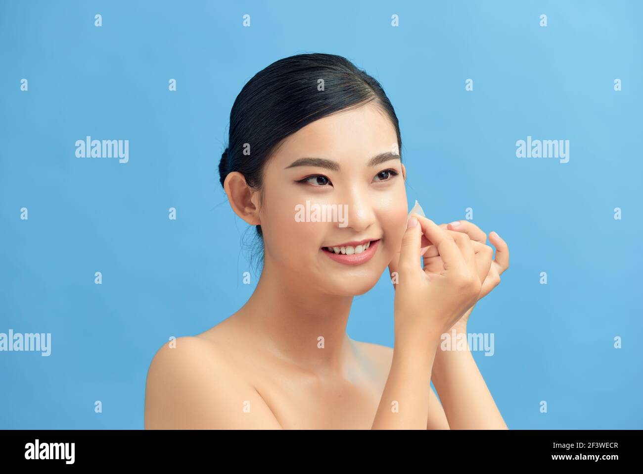 Oil blotting paper hi-res stock photography and images - Alamy