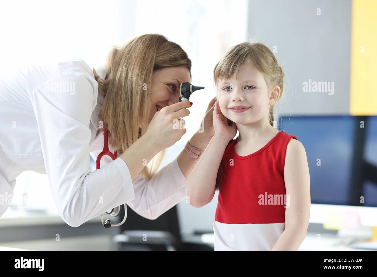 Hearing check child hi-res stock photography and images - Alamy