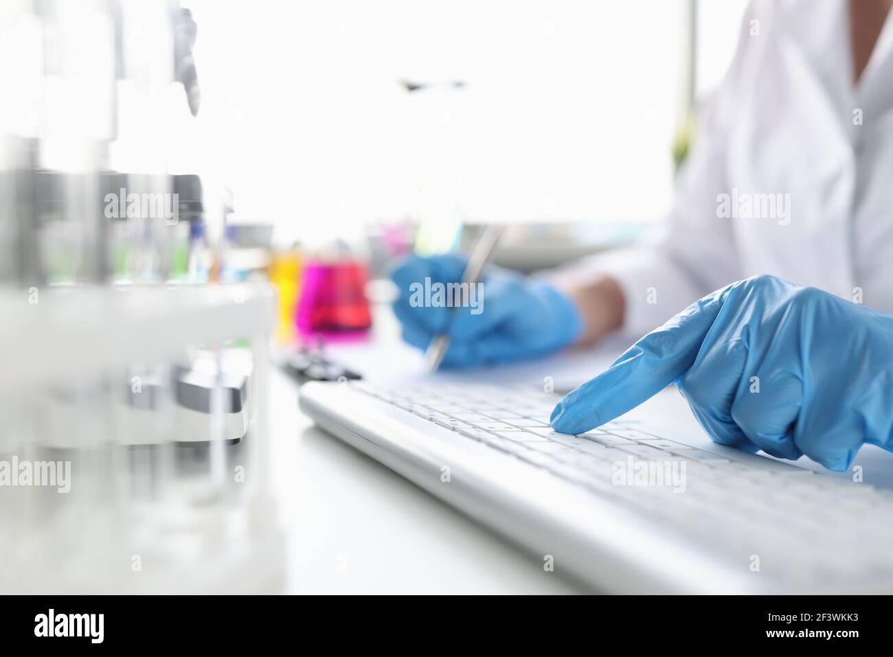 Laboratory work hands scientist hi-res stock photography and images - Alamy