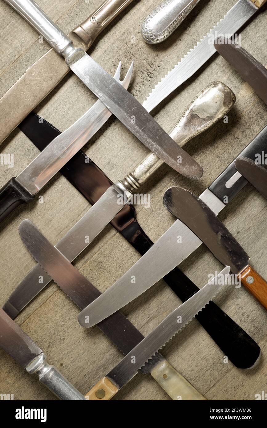 Collection of knifes on a wood table Stock Photo - Alamy