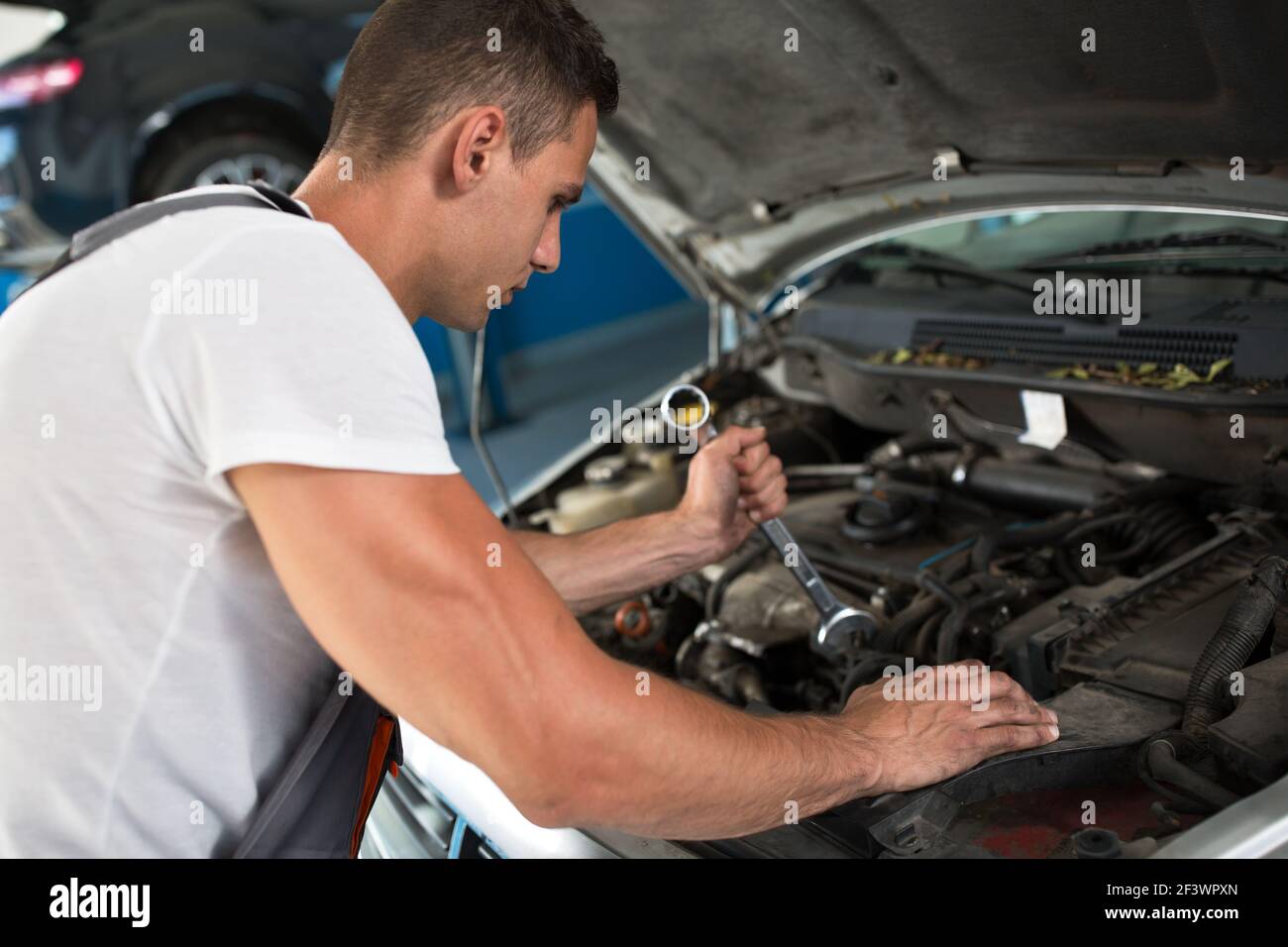 Hard service hi-res stock photography and images - Alamy