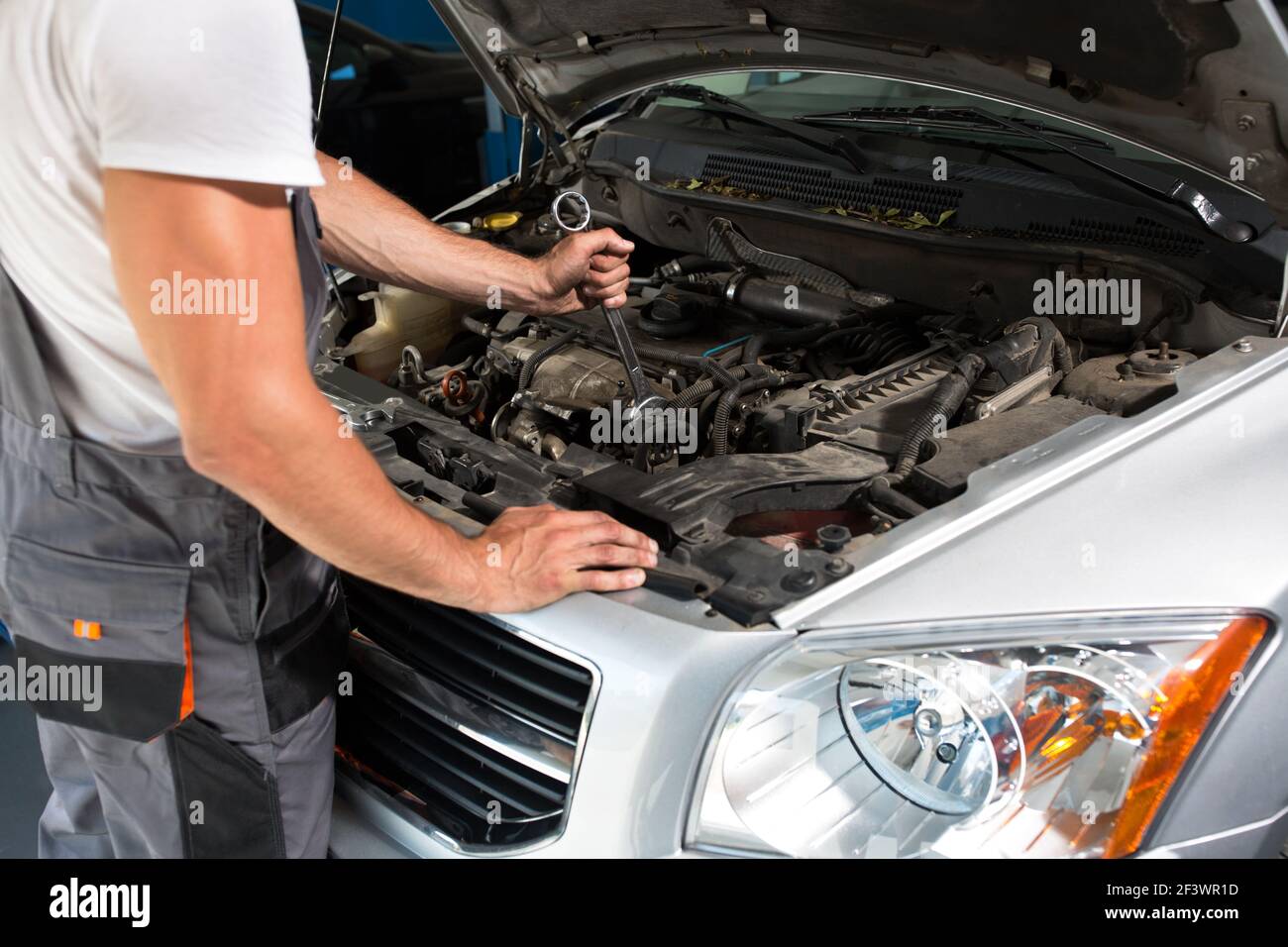 Mechanic engine repair close up Stock Photo - Alamy