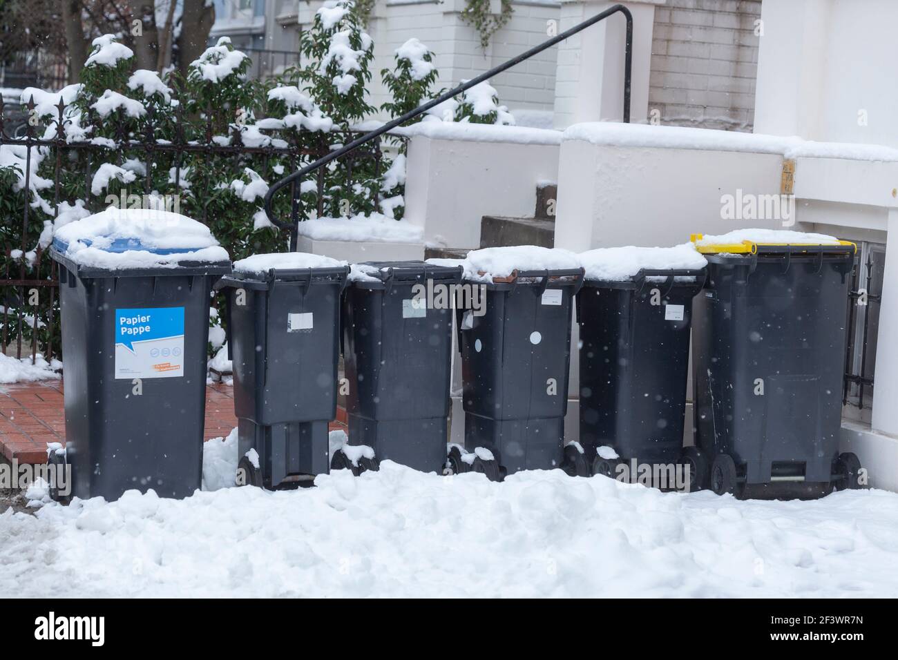 Garbage cans germany hi-res stock photography and images - Alamy