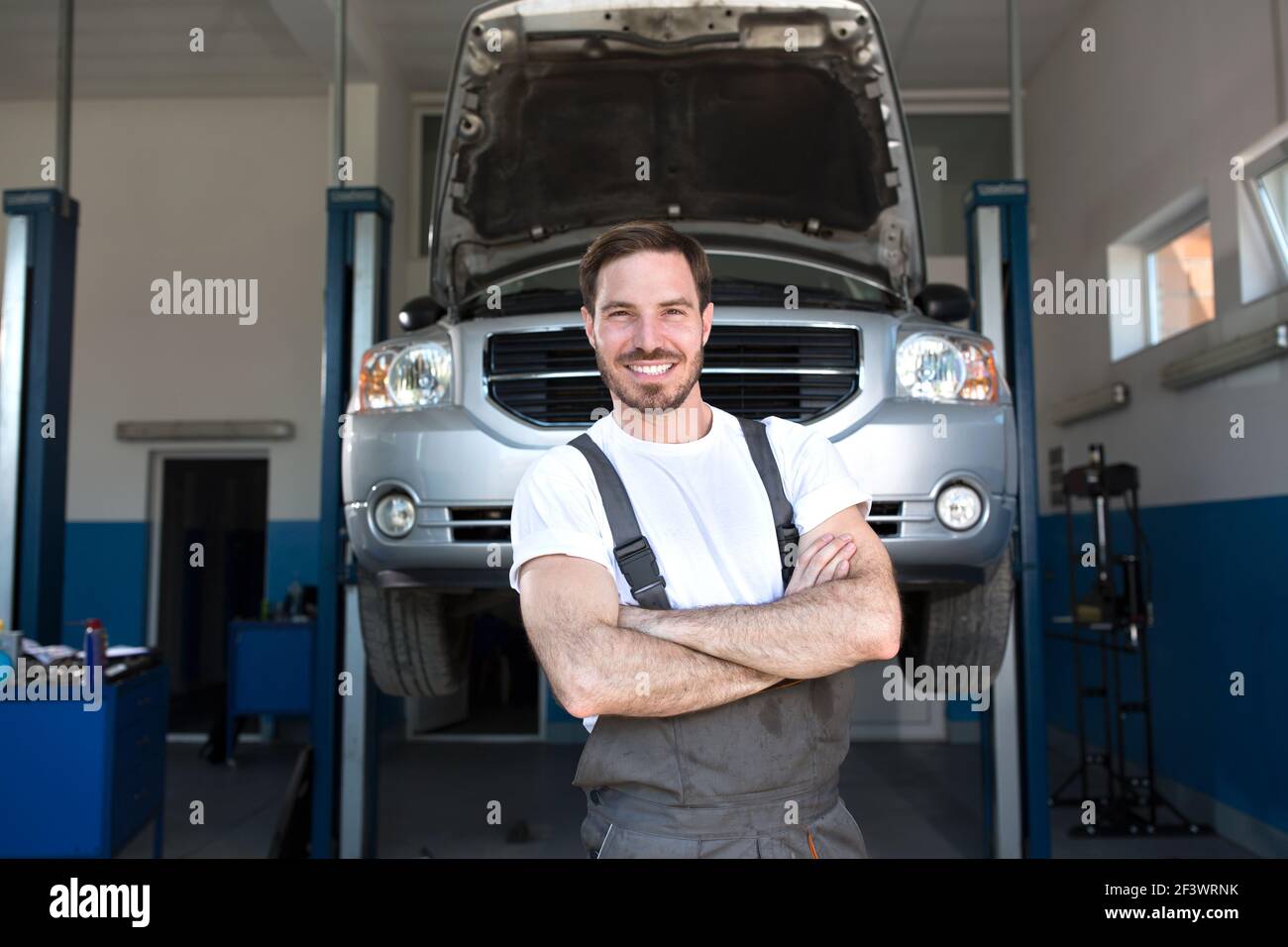 Portrait smiling man auto mechanic hi-res stock photography and images ...