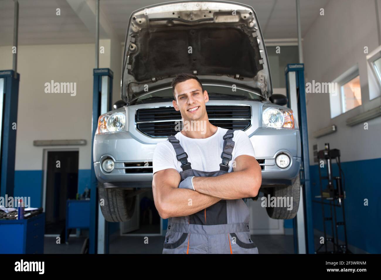 Portrait smiling man car mechanic hi-res stock photography and images ...