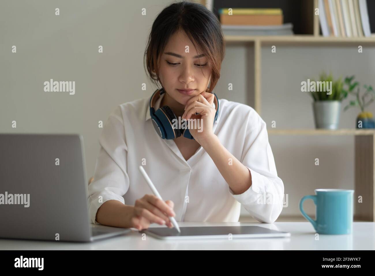 Children laptop tablet class hi-res stock photography and images - Alamy