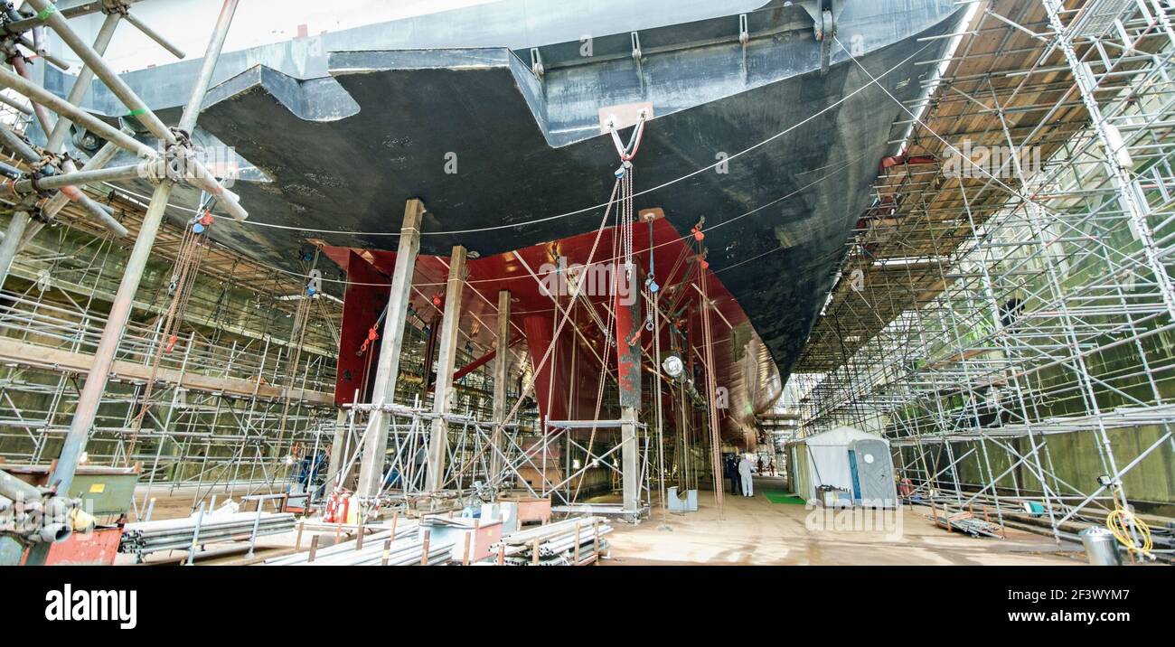 Panoramic Underneath the hull of HMS Albion, L14, in dry dock at ...
