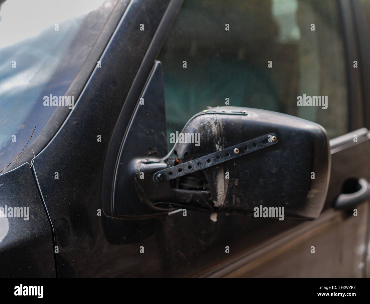 Old broken mirror hi-res stock photography and images - Alamy