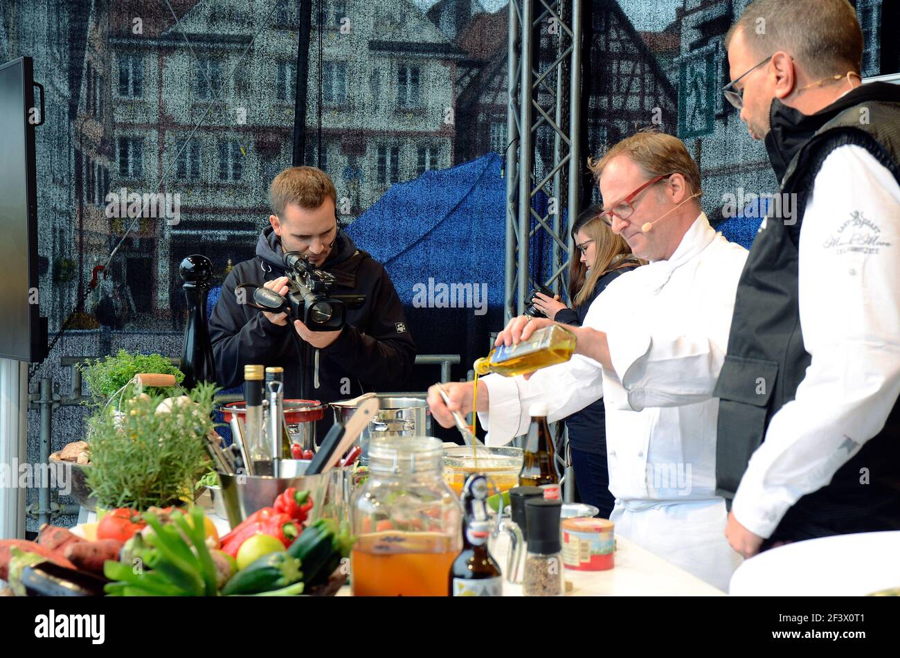 Lahr, Marktplatz: »Chrysanthema Kochshow« mit Koch Andreas Mießmer und ...