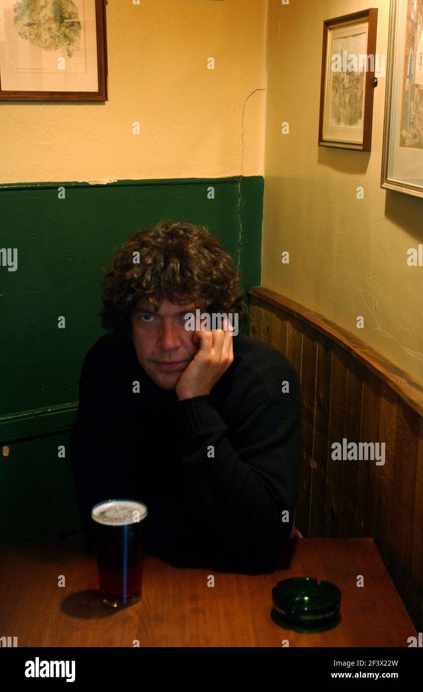 ALEX LEITH IN A LEWES PUB,16/11/05 TOM PILSTON Stock Photo - Alamy