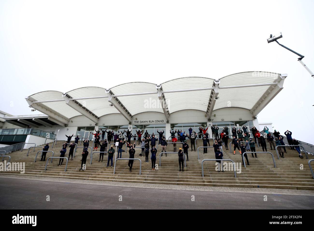 Stable staff at irish racecourse hi-res stock photography and images ...
