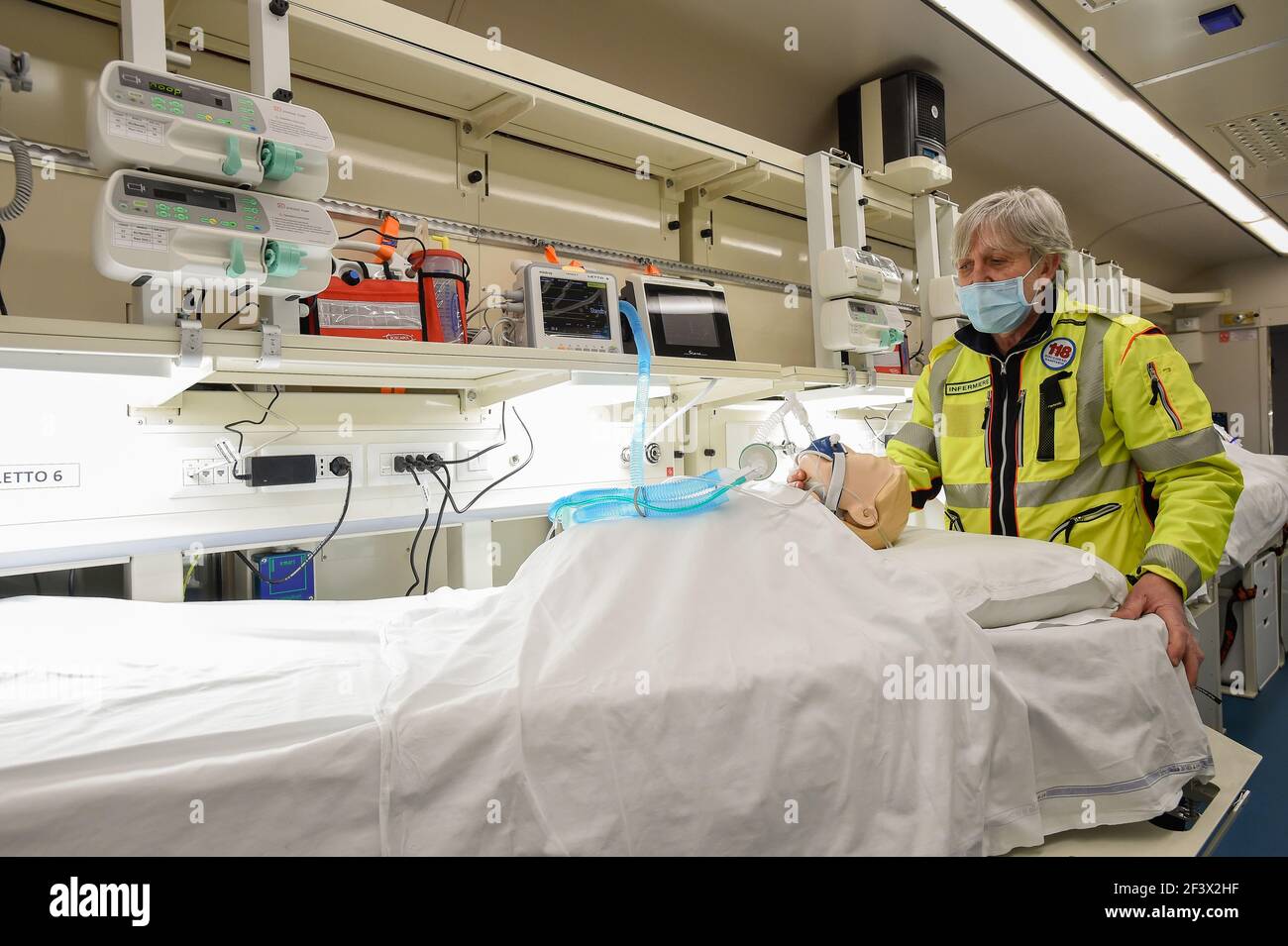 Sanitary train. Presented the convoy that will be used for the transfer ...