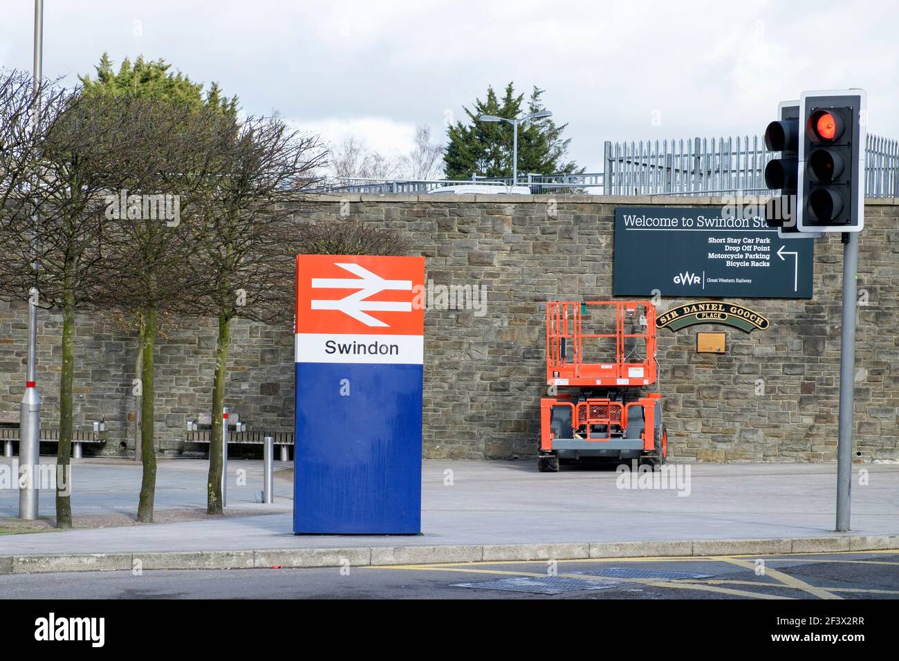 Swindon train hi-res stock photography and images - Alamy