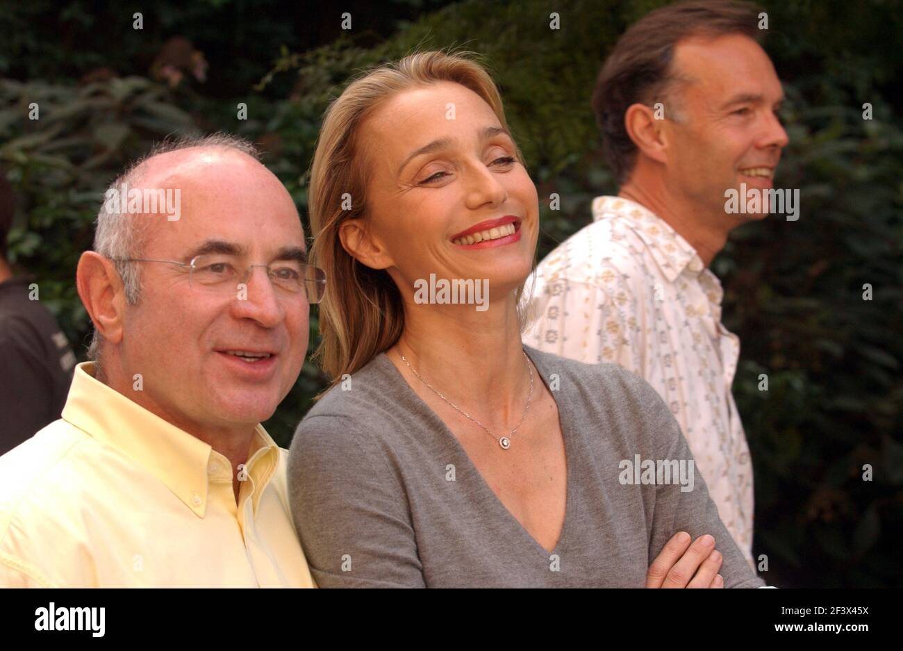 BOB HOSKINS,KRISTIN SCOTT THOMAS AND ,DIRECTOR JONATHAN KENT AT A ...