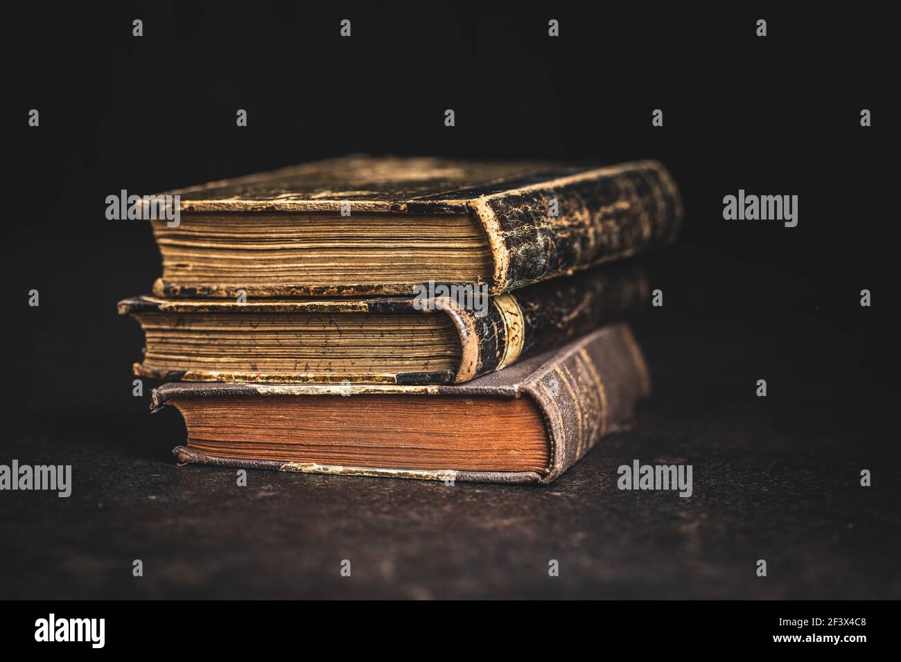 Vintage antique retro book books hi-res stock photography and images ...