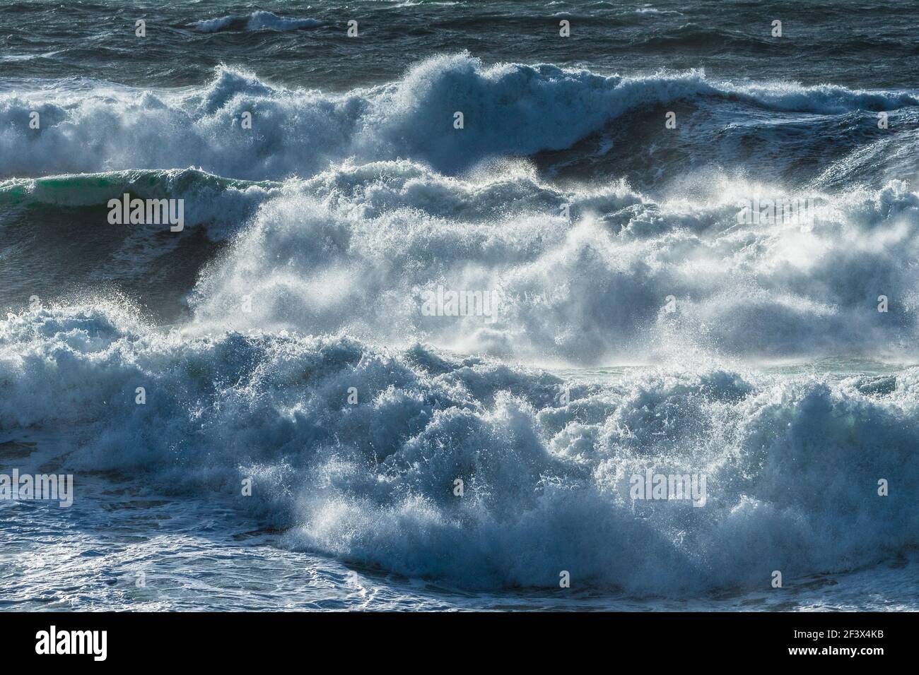 Breaking action hi-res stock photography and images - Alamy