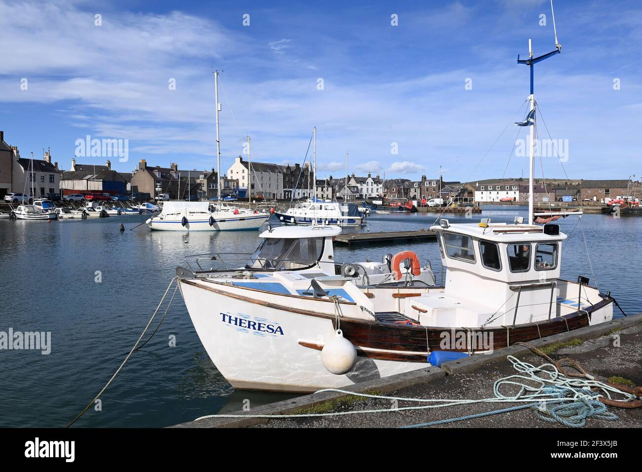 High tide boat hi-res stock photography and images - Alamy