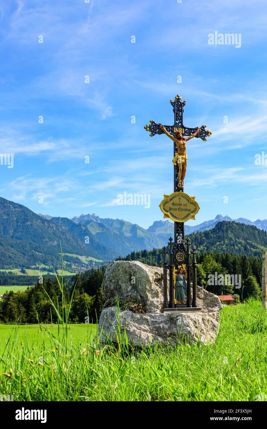 Typical field cross in bavarian Allgäu near Fischen - english text ...