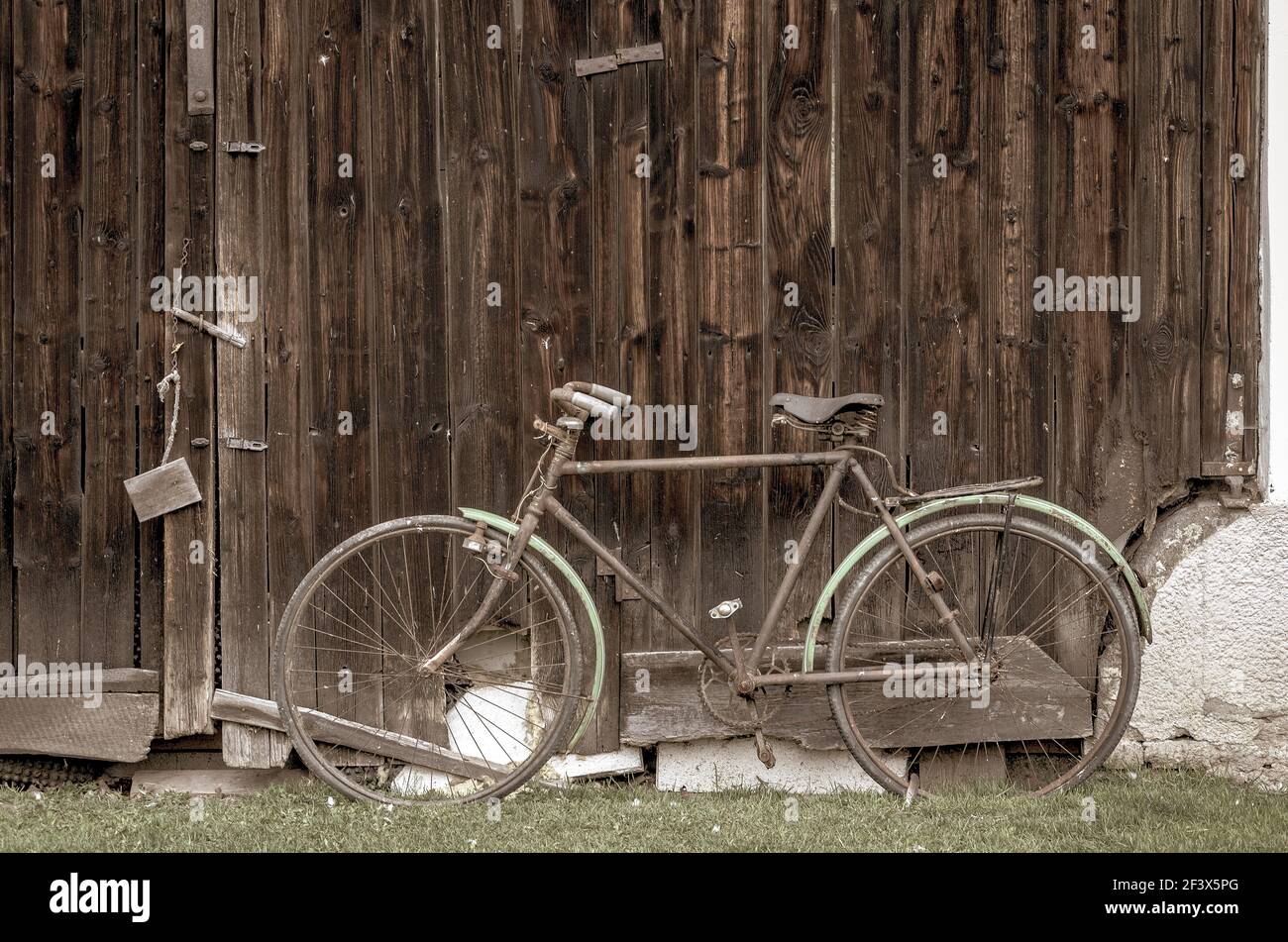 Bike barn hi-res stock photography and images - Alamy