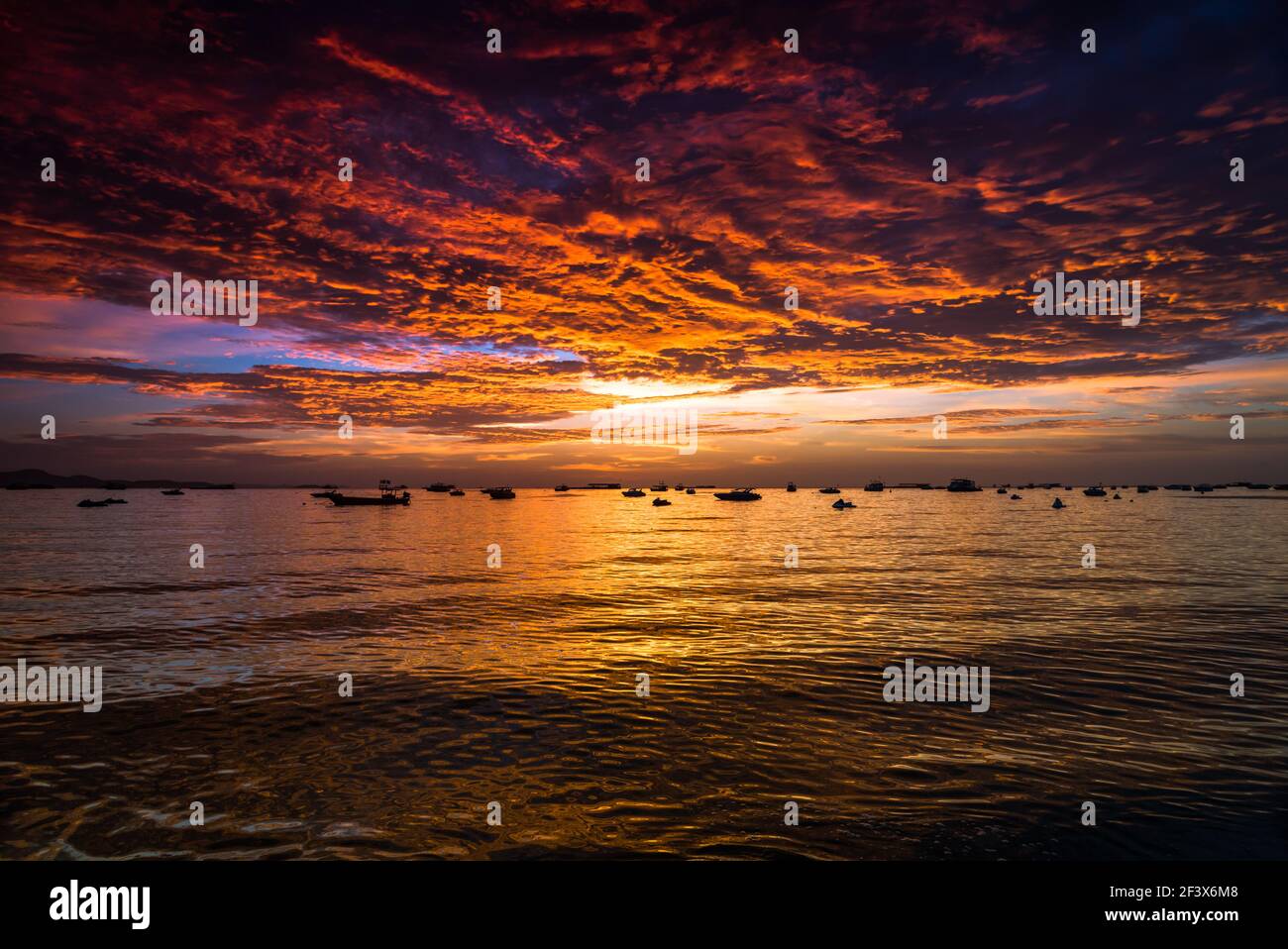 Fantastic sea sunset hi-res stock photography and images - Alamy