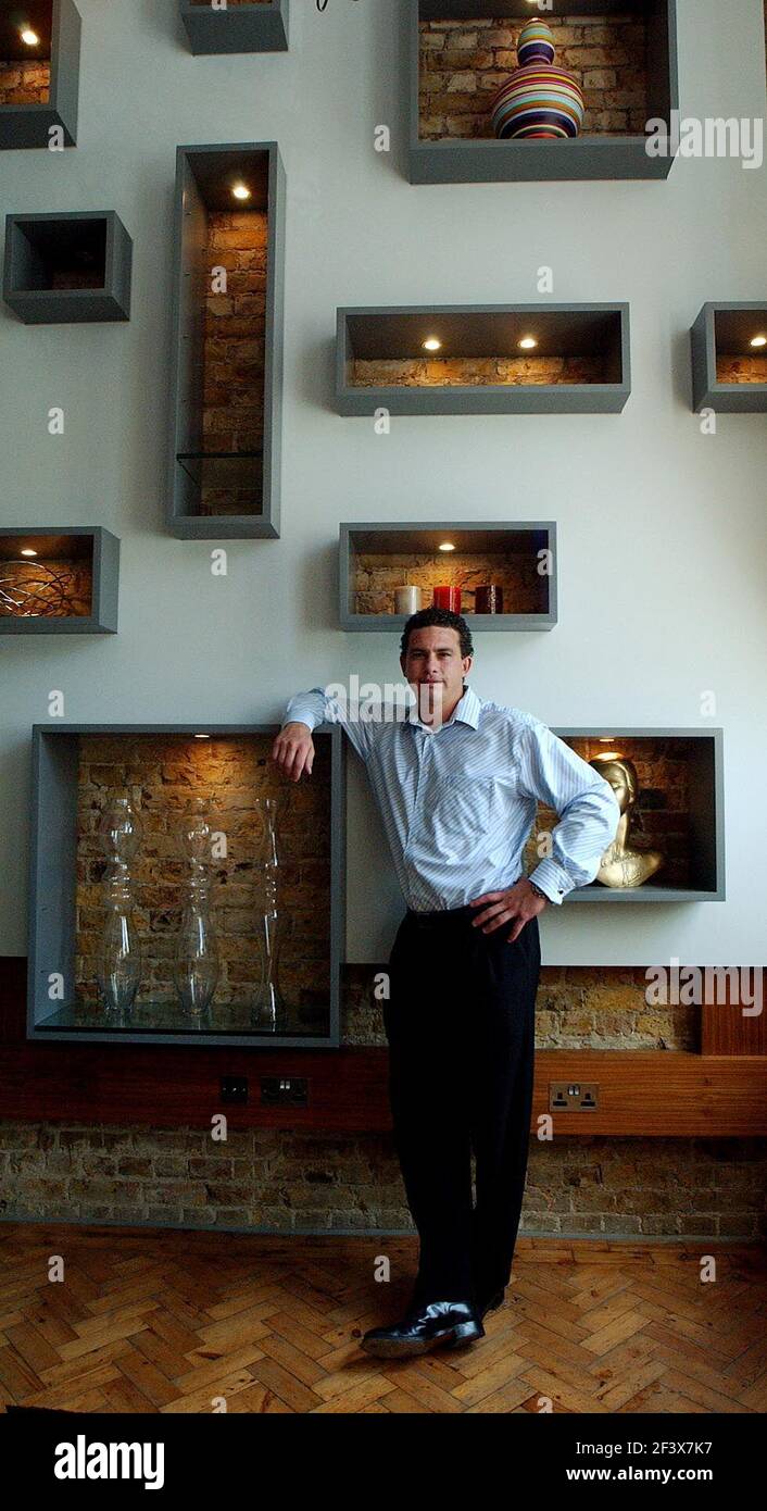 PAUL IRONS IN HIS SHOW HOME IN LONDON N1.28/6/04 PILSTON Stock Photo ...