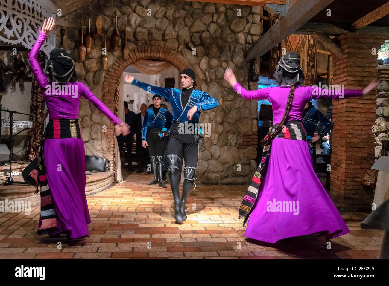 Georgian dance hi-res stock photography and images - Alamy