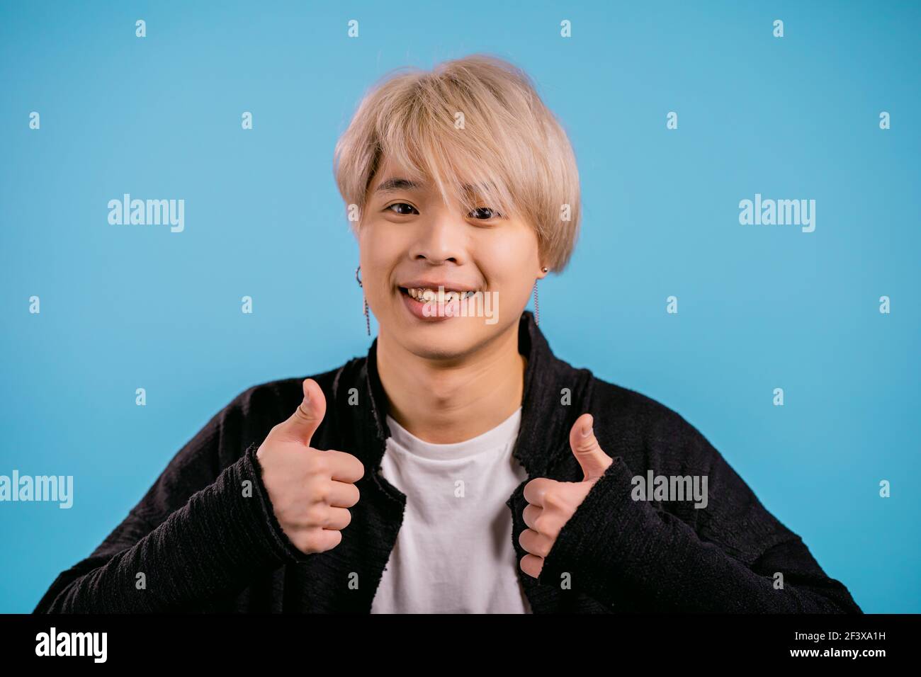 Handsome korean man shows thumbs up, Like gesture. Happy asian guy on ...