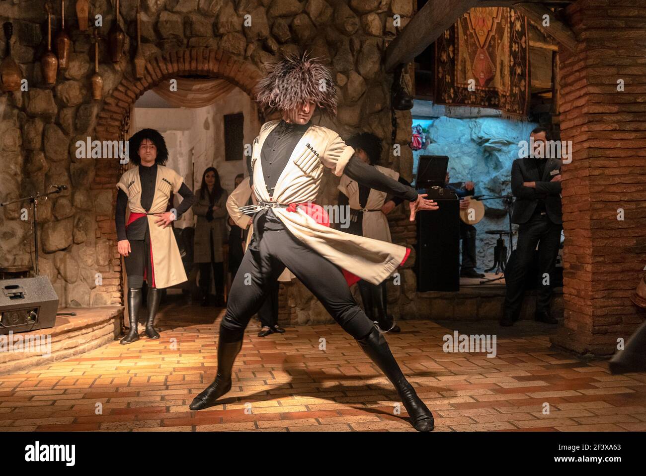 Georgian dance hi-res stock photography and images - Alamy