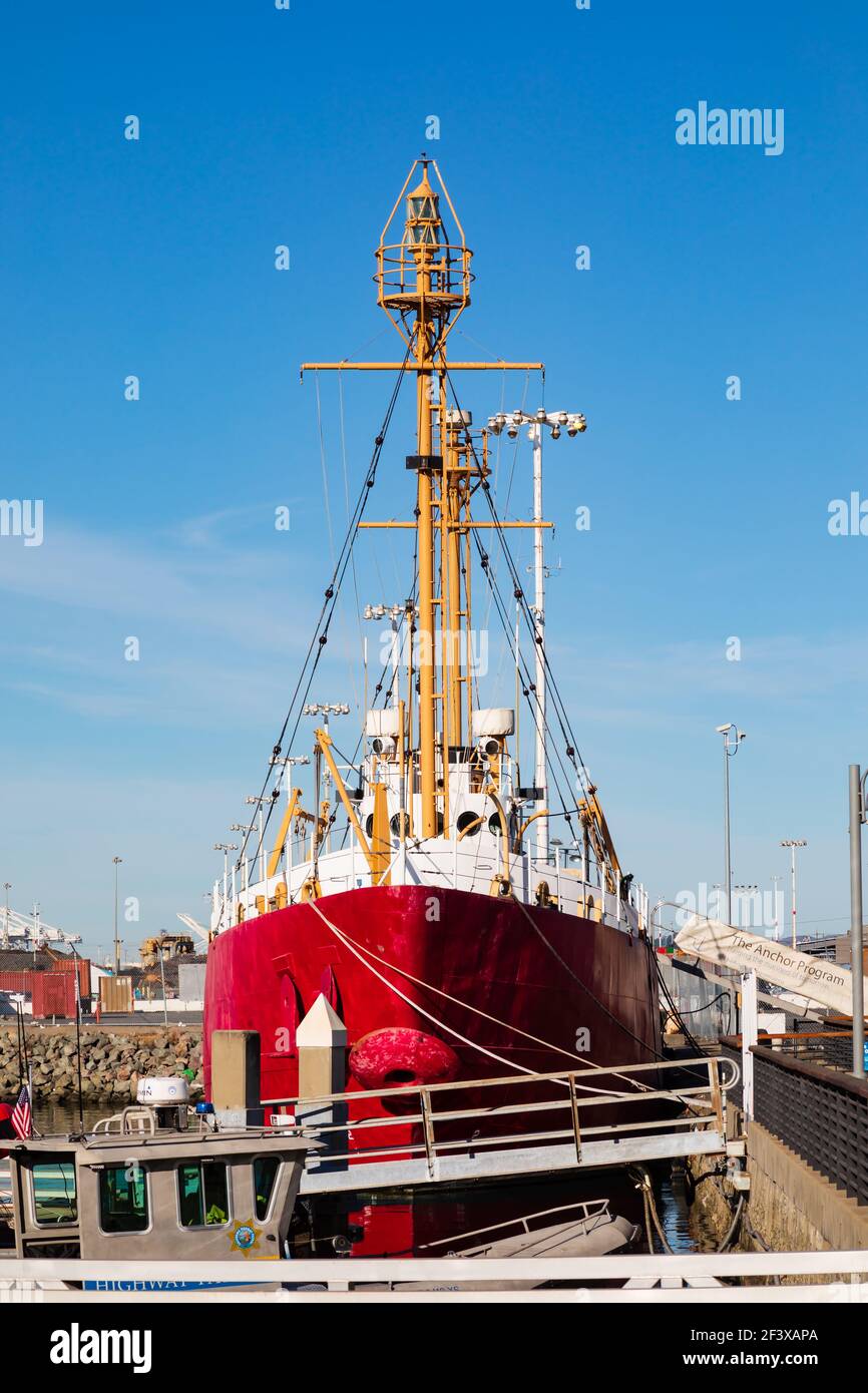 Anchor relief hi-res stock photography and images - Alamy