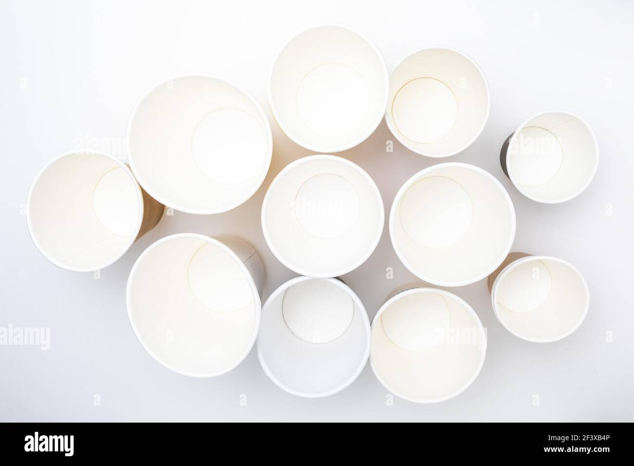 Background of empty paper cups (Take away). Top view Stock Photo - Alamy