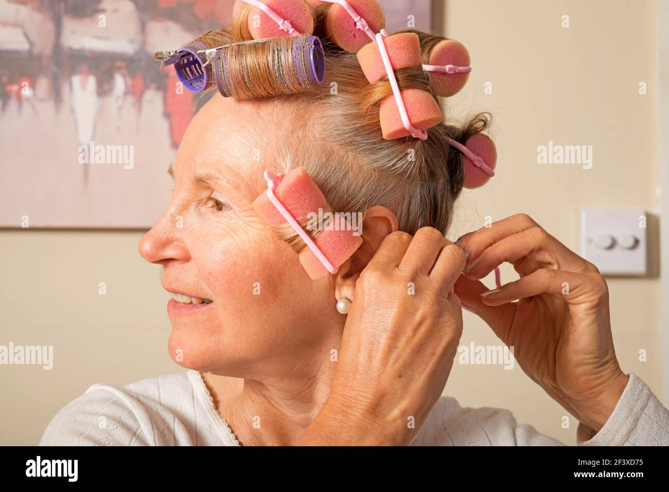Woman putting her hair in curlers Stock Photo - Alamy