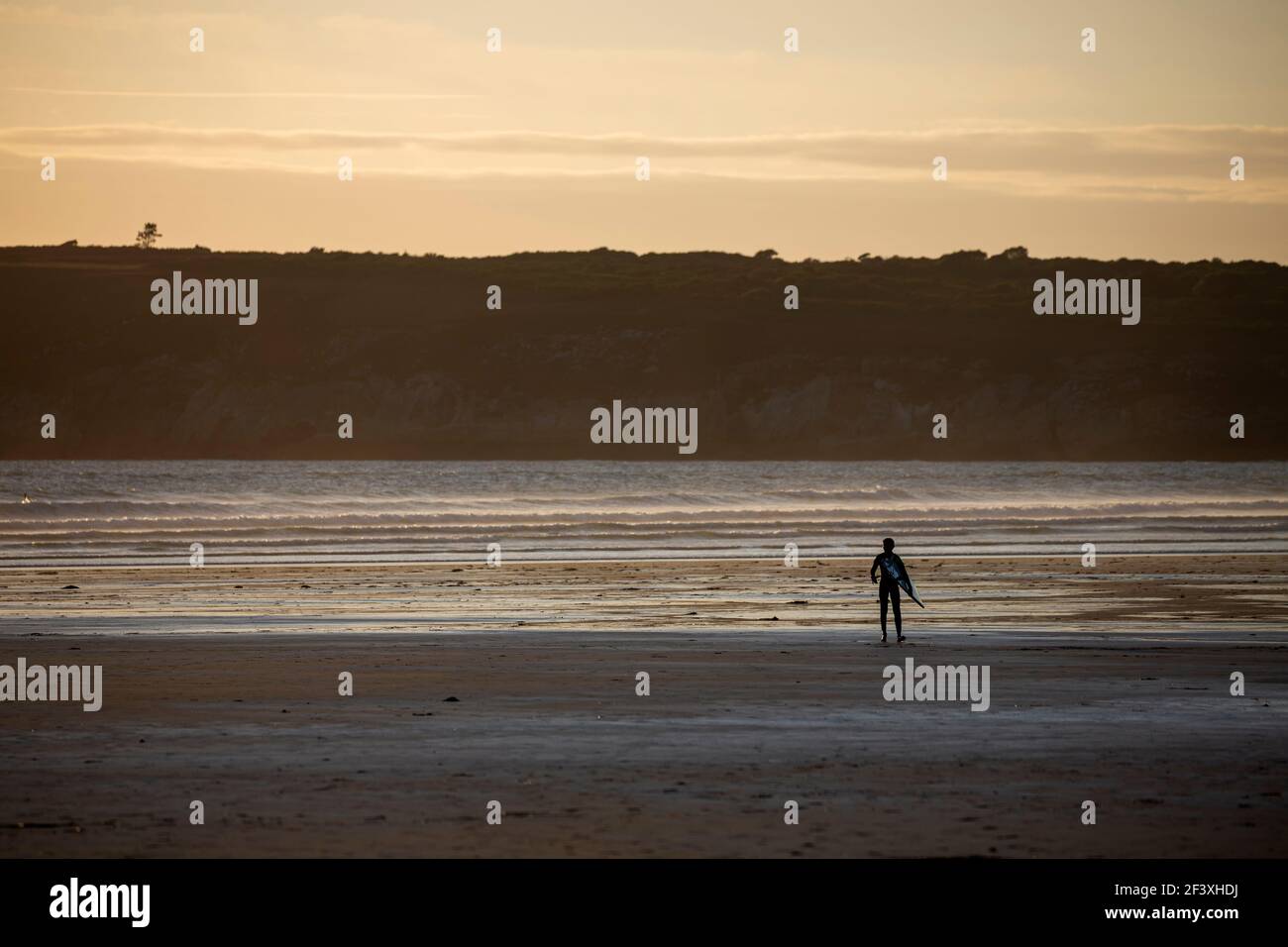Lonely beach at sunset hi-res stock photography and images - Alamy