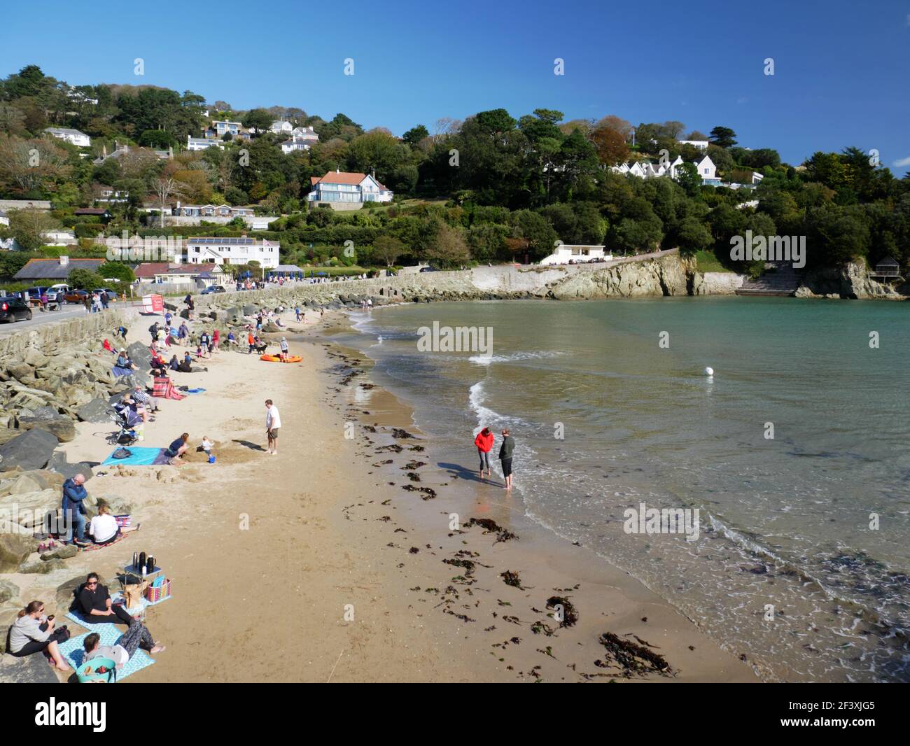 A summer's day on North Sands beach, Salcombe, Devon Stock Photo - Alamy