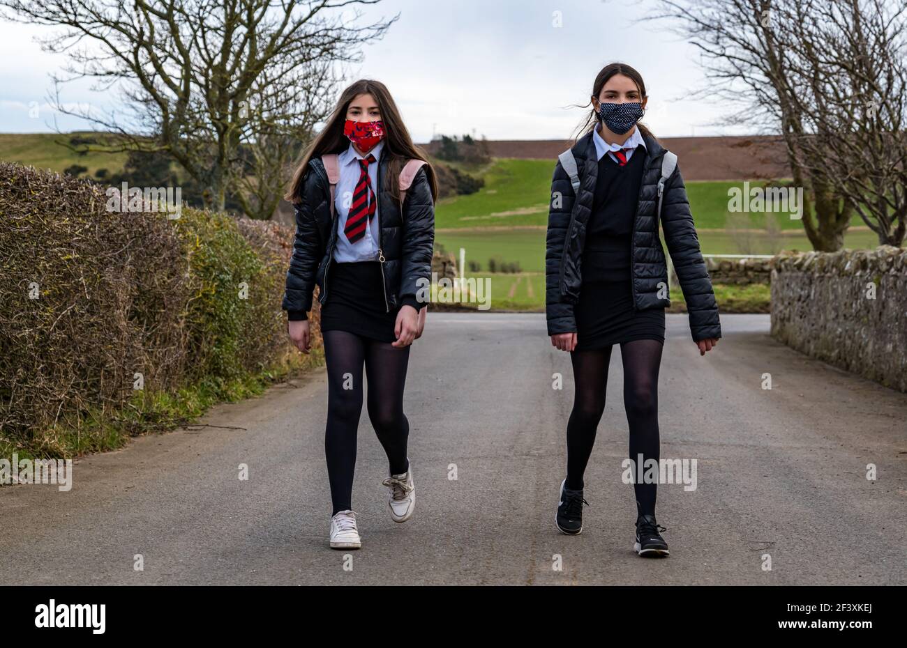 Schoolgirls in uniform hi-res stock photography and images - Alamy