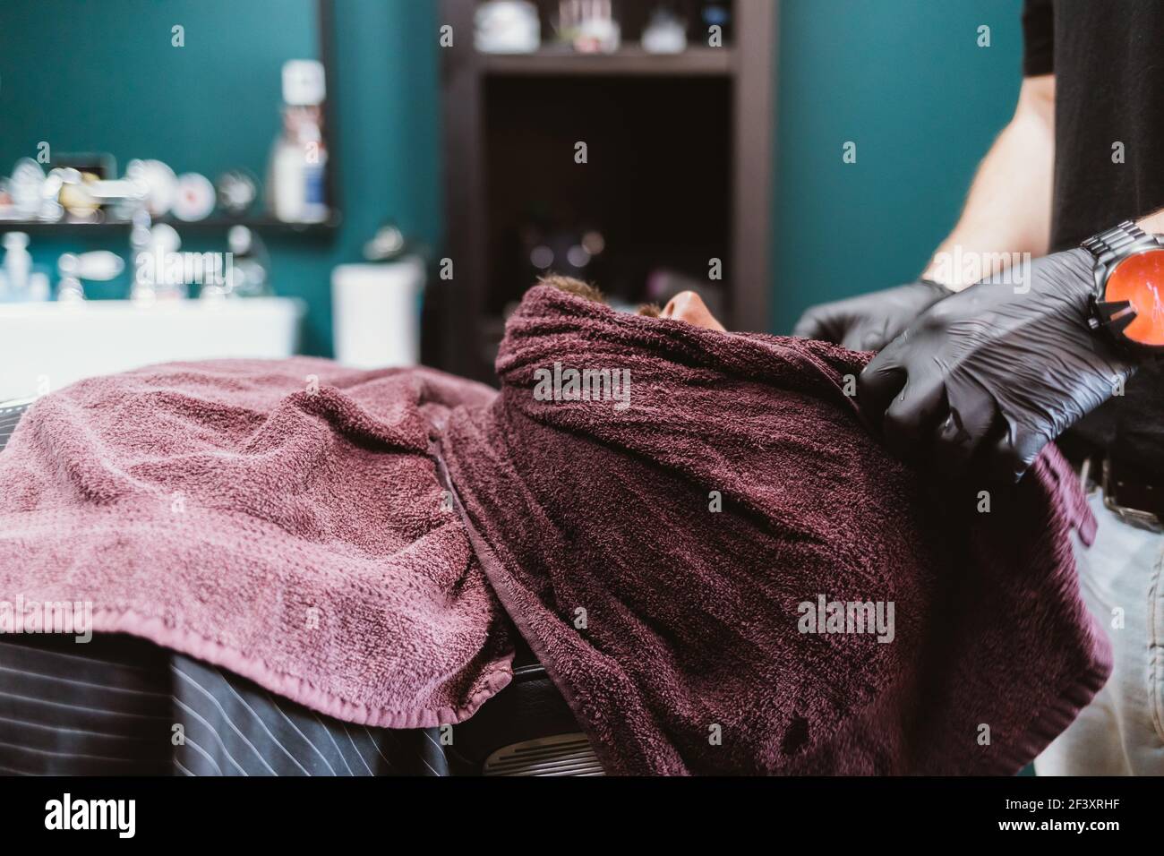 Hot towel shave hi-res stock photography and images - Alamy