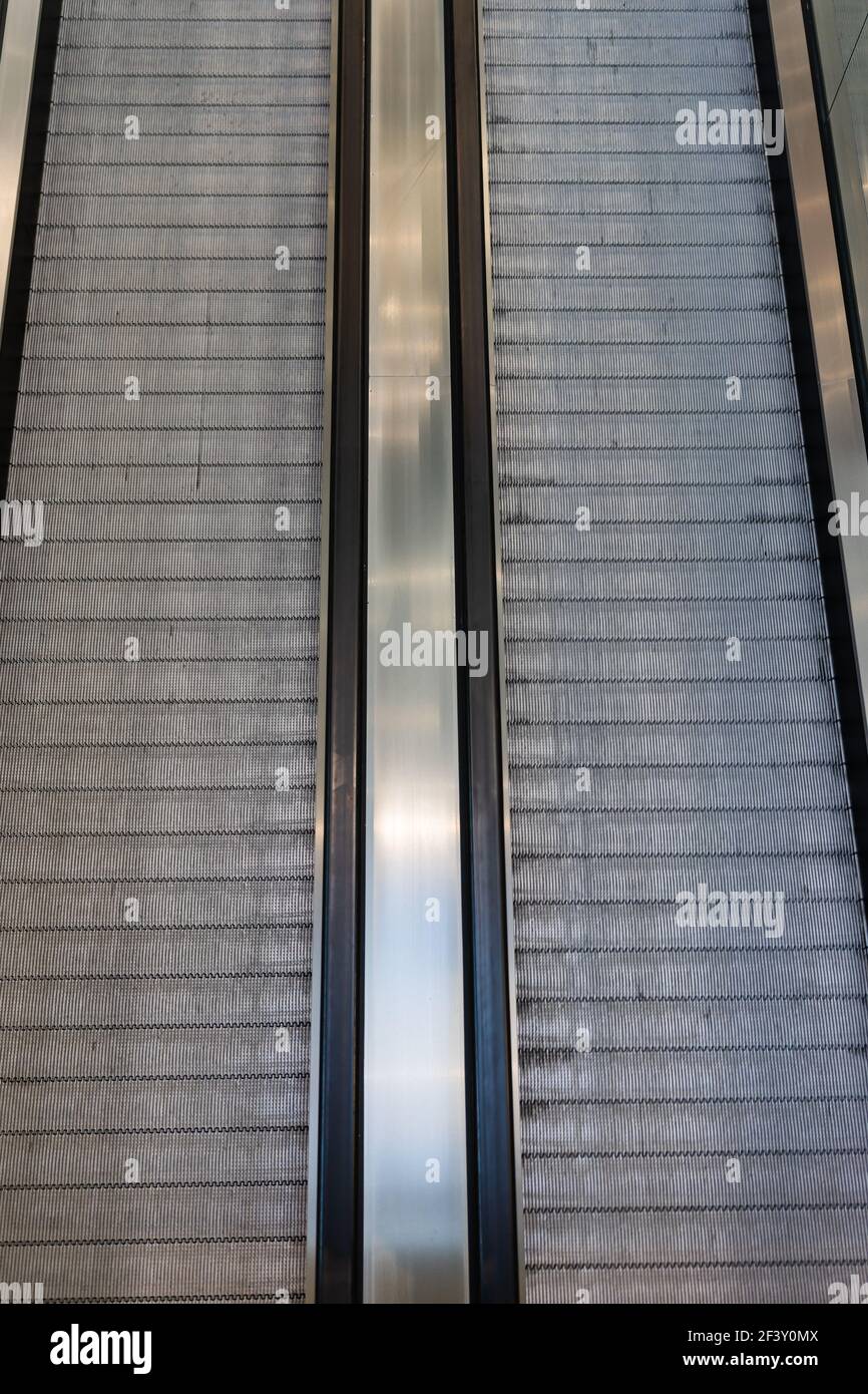 Travelator shopping mall hi-res stock photography and images - Alamy