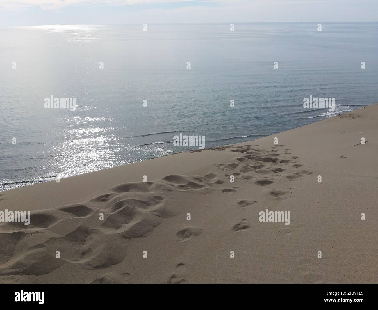 Minimal sand dune landscape hi-res stock photography and images - Alamy