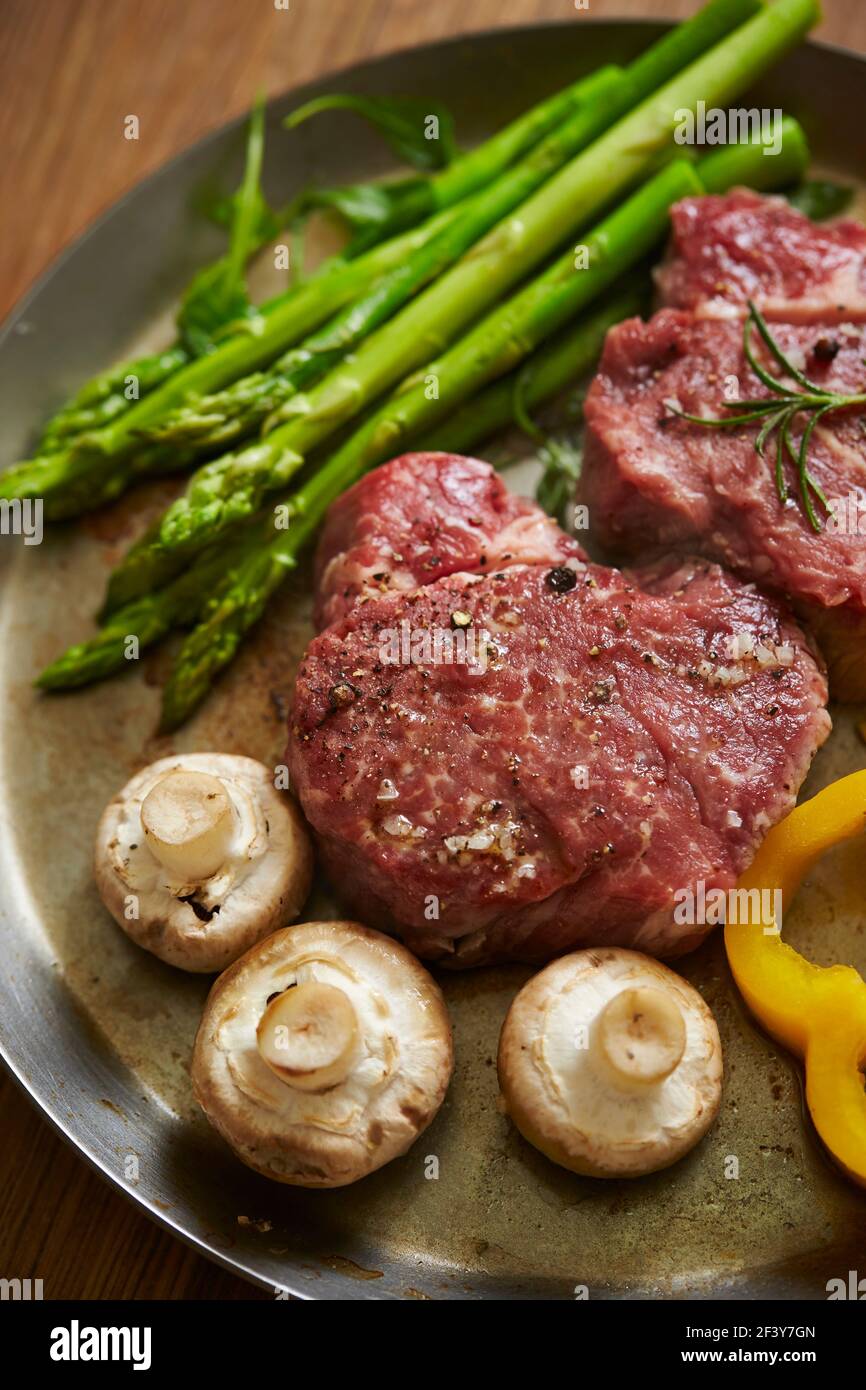 Steak and Asparagus Stock Photo - Alamy