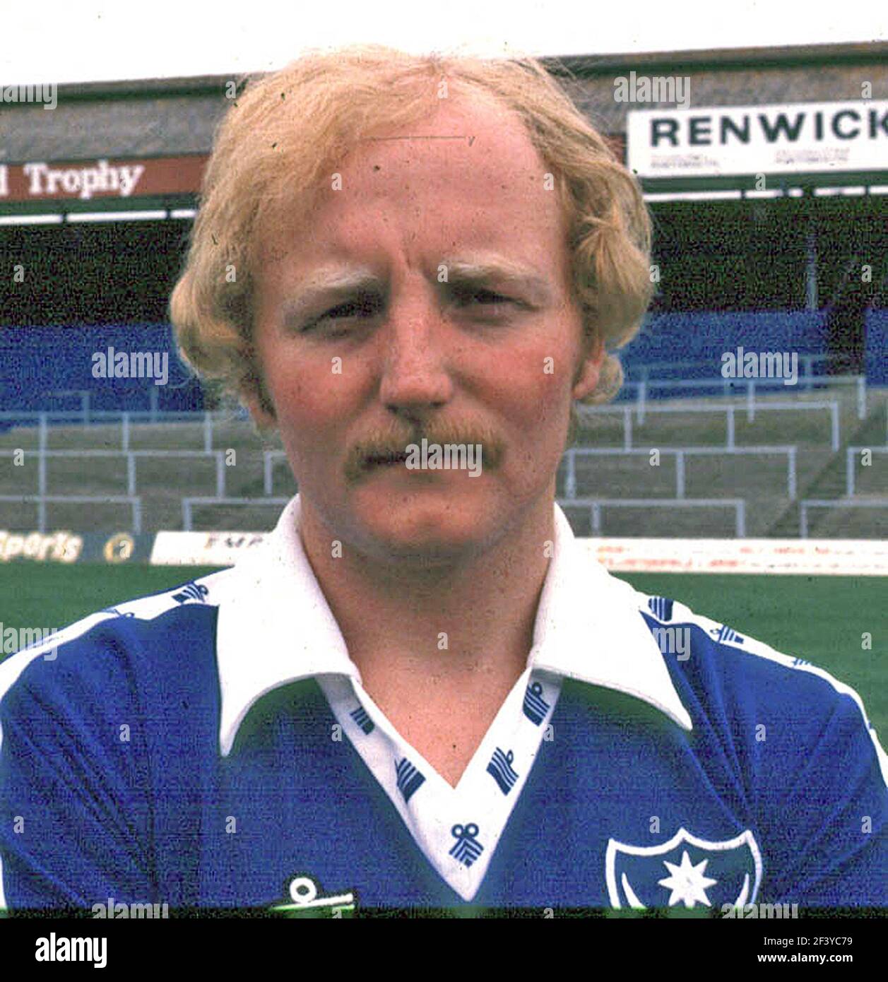 PORTSMOUTH F.C., POMPEY, DEREK SHOWERS PIC MIKE WALKER Stock Photo - Alamy