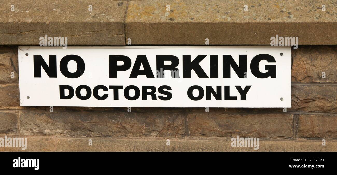 Emergency entrance only sign hi-res stock photography and images - Alamy